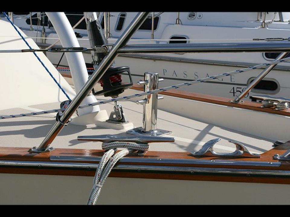 380 rigging improvements - Another angle of Samson post