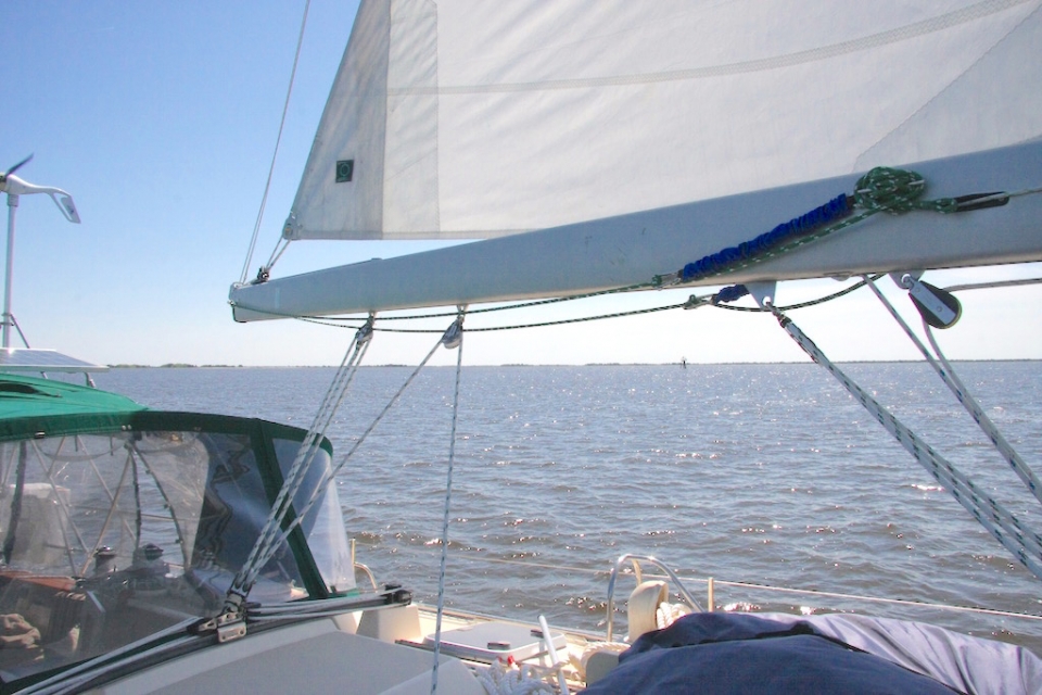 Main Boom Preventer - To take up any severe shock we use anchor ...